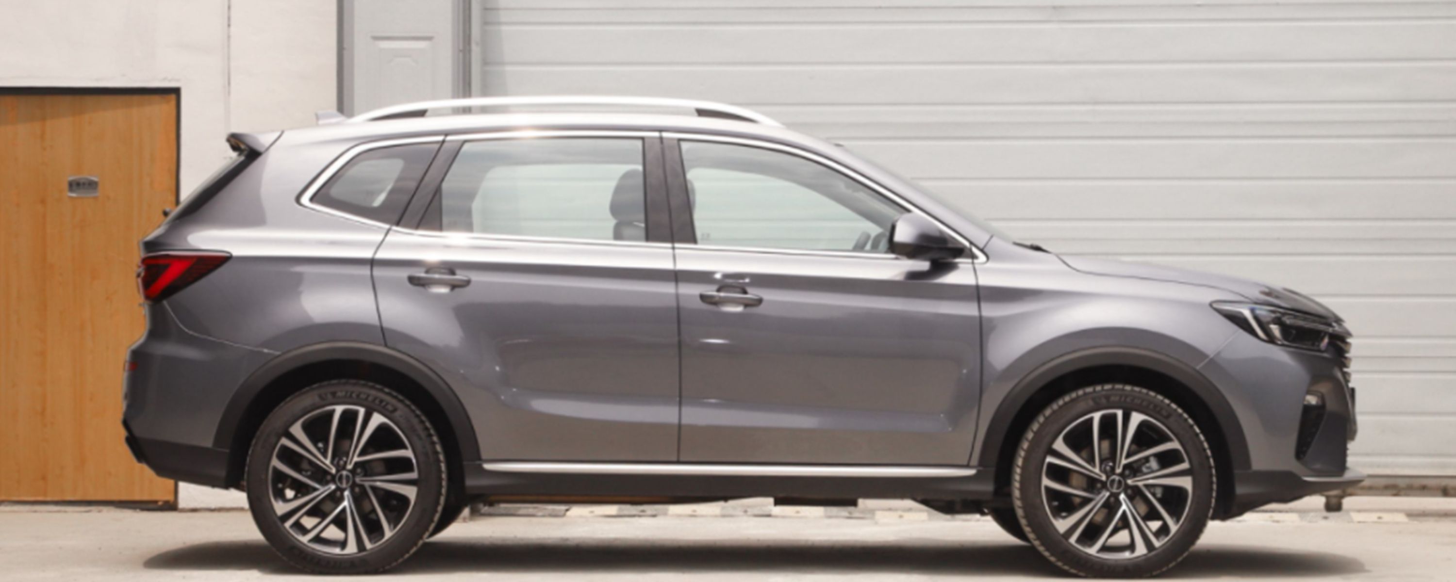 荣威rx5轮胎型号规格是什么？-有驾