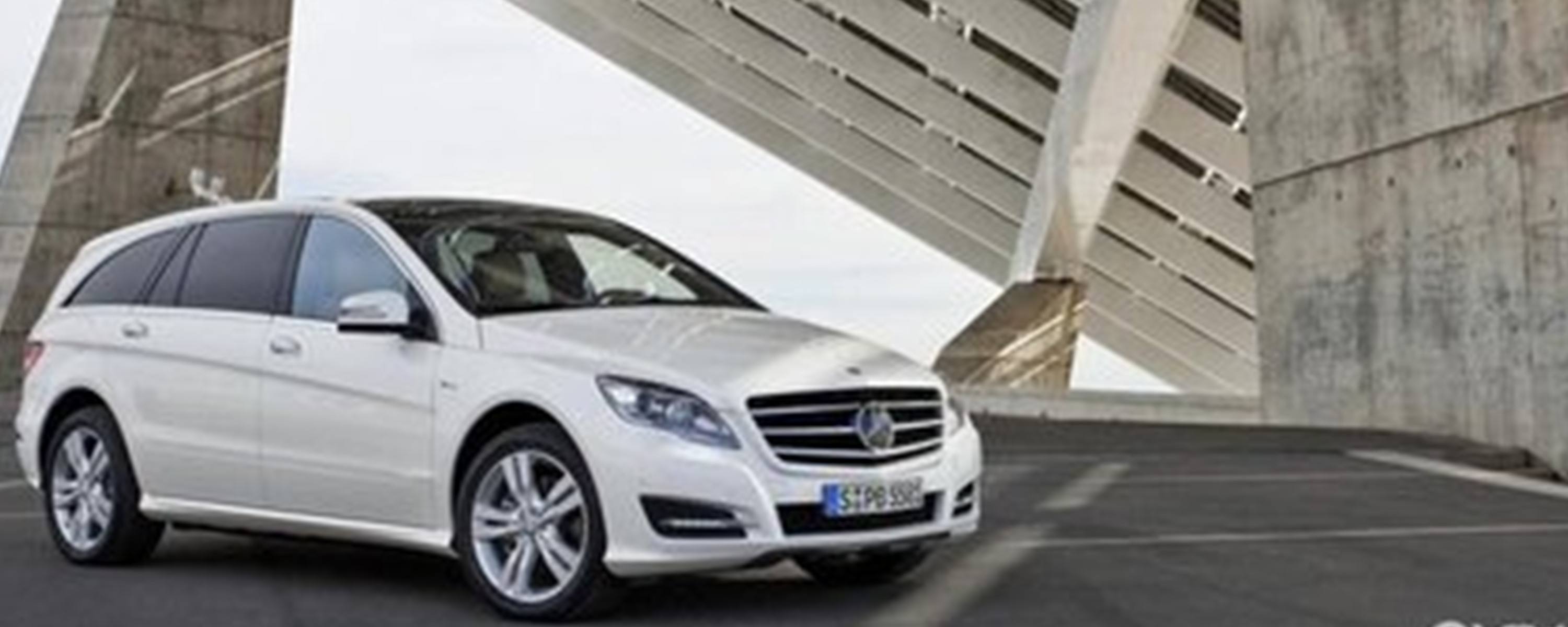 新款奔驰R63钥匙电池怎么换？-有驾