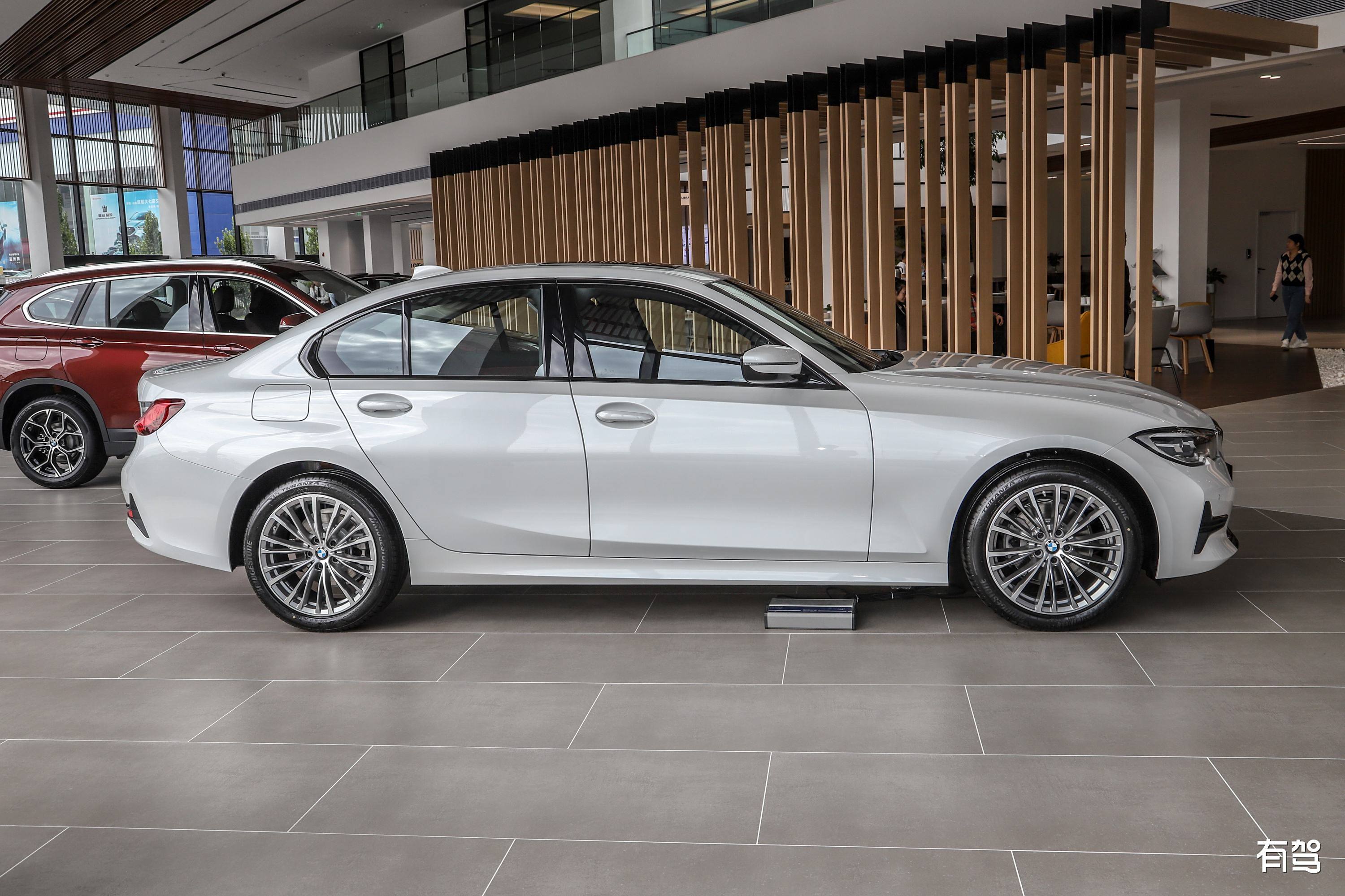 宝马320i和320li的区别？-有驾