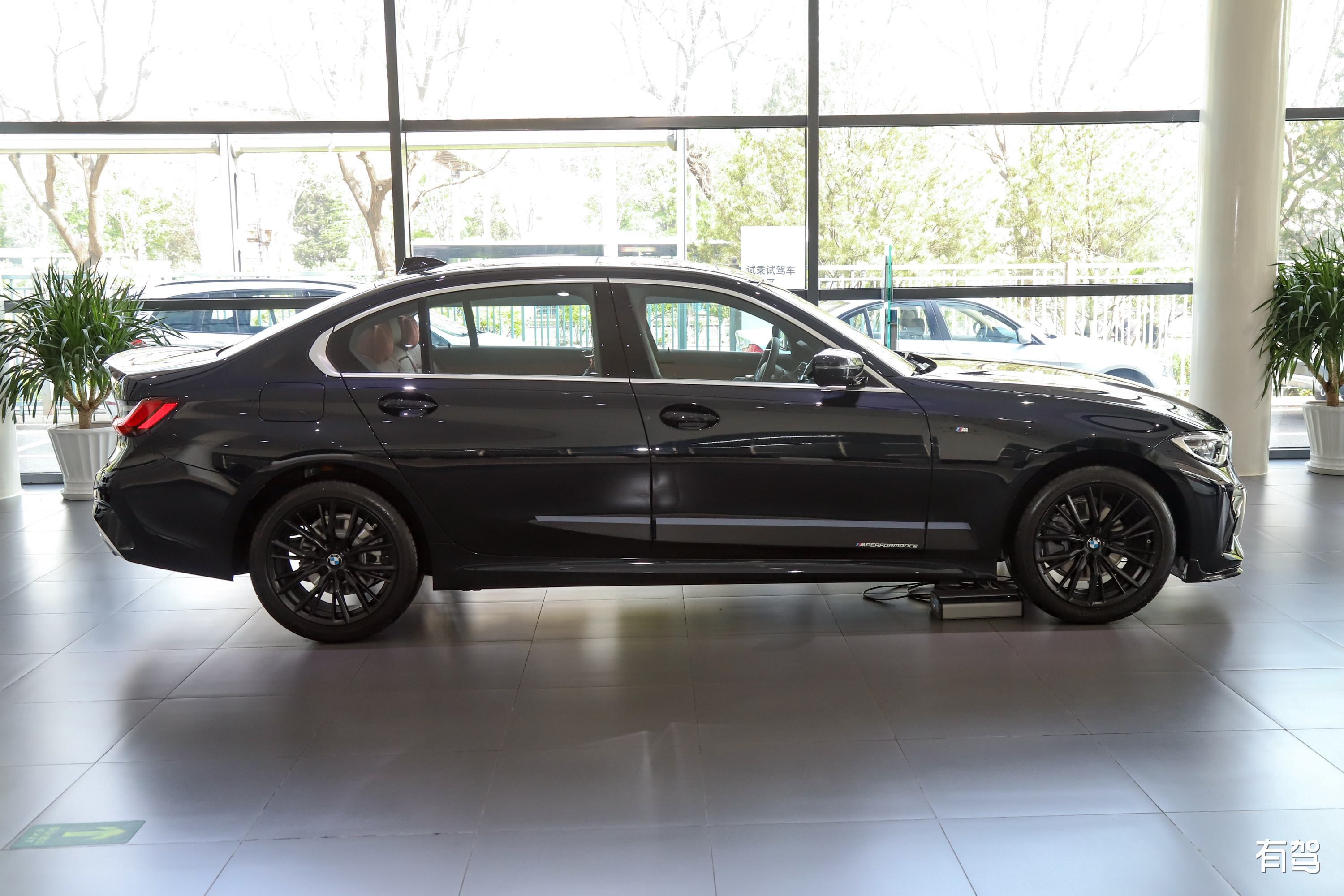 宝马320i和320li的区别？-有驾