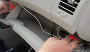 奔驰c180空调滤在哪里-有驾