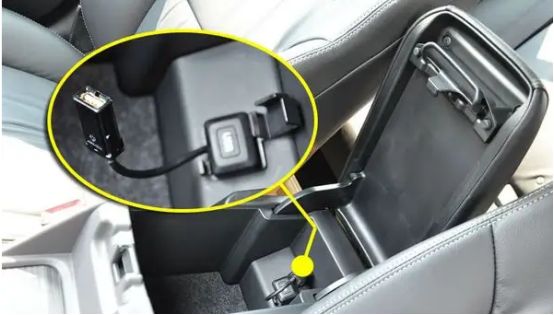 奥迪a6怎么给手机充电-有驾