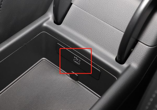 奥迪a6l的usb接口在哪个位置-有驾