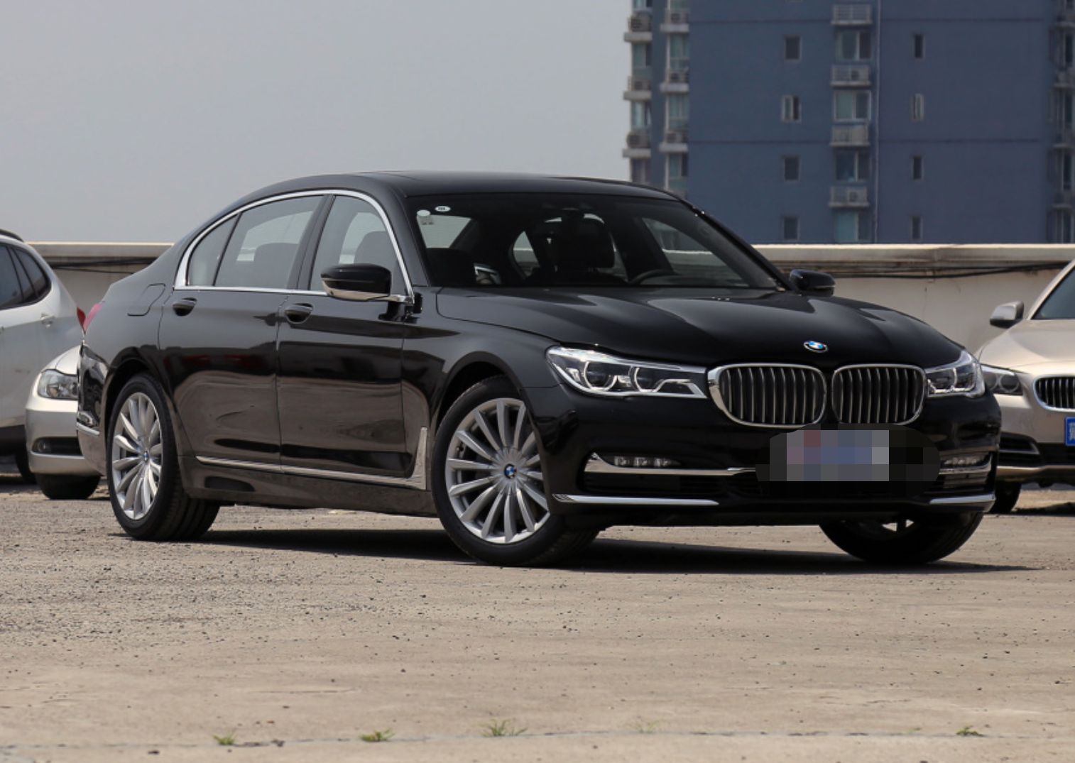 宝马740配的是什么发动机-有驾