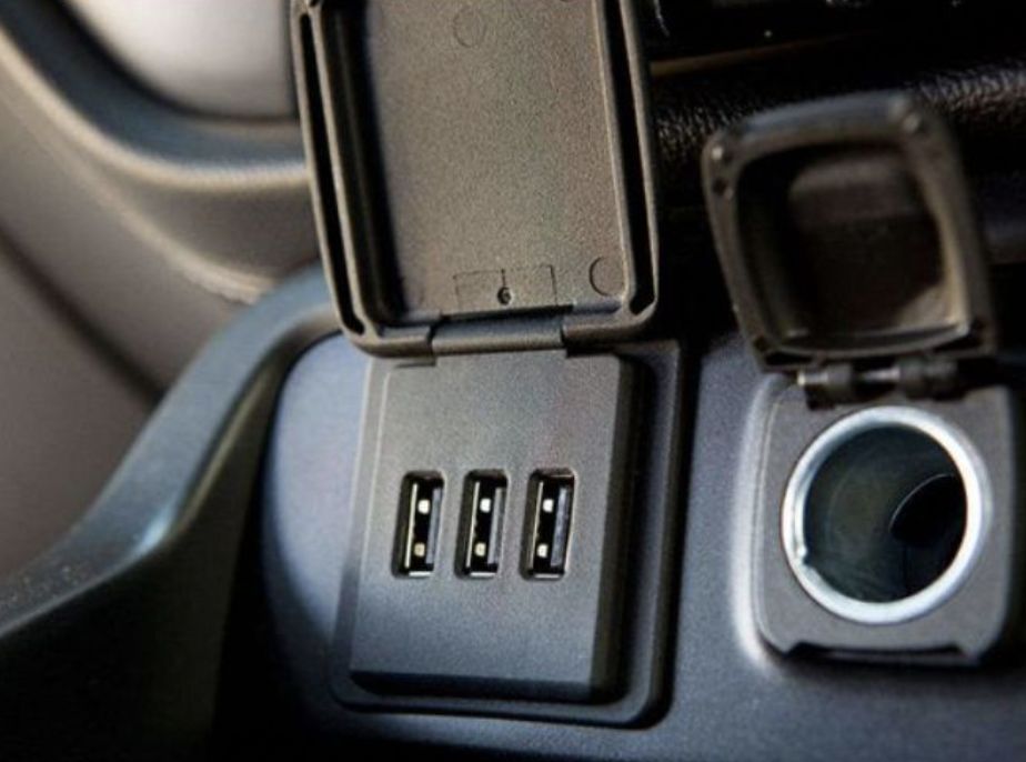 2023款奥迪a6l usb接口在哪里-有驾